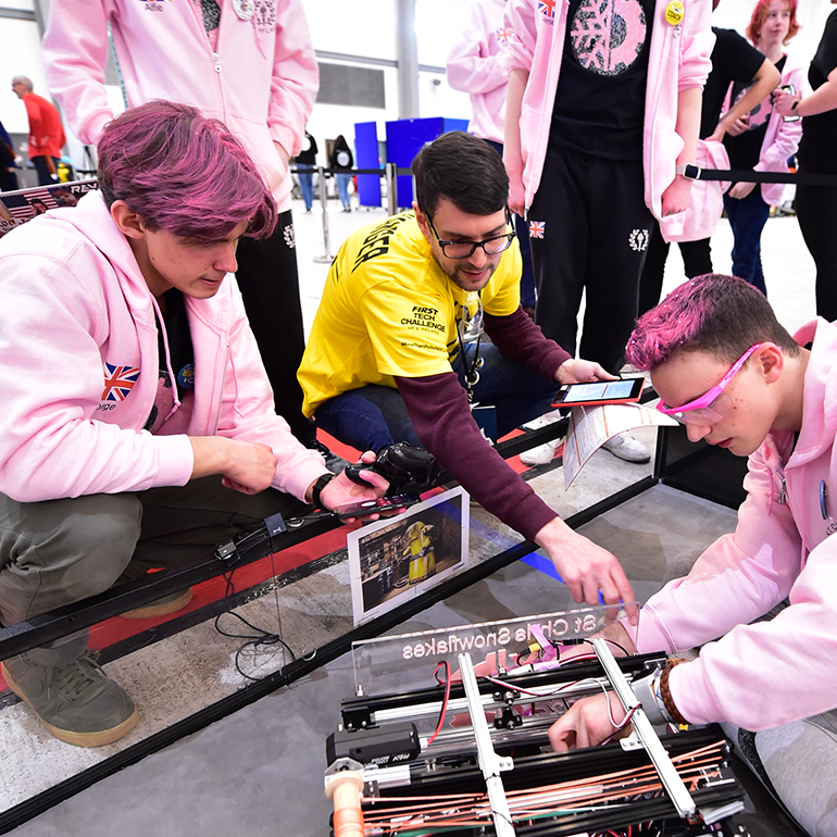 Volunteer : FIRST Tech Challenge UK